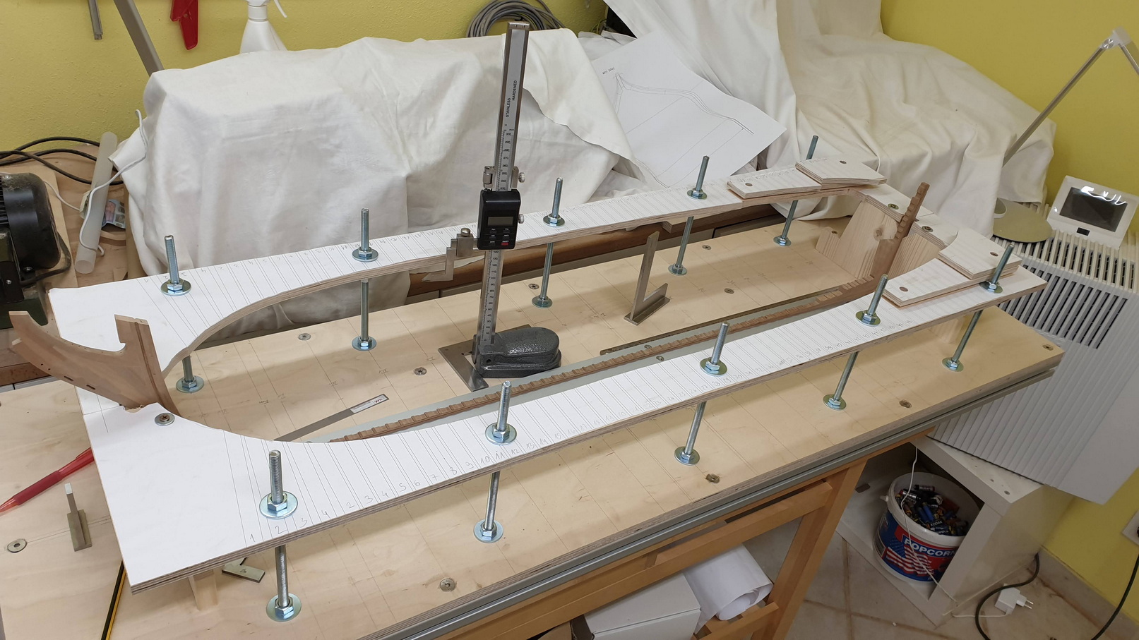 Building the jig for Le Redoutable – Oliver´s Historic Shipyard